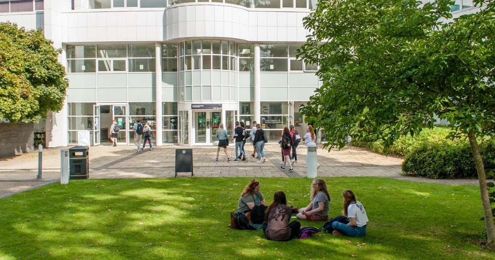 ĐẠI HỌC GLOUCESTERSHIRE TĂNG 22 BẬC TRONG BẢNG XẾP HẠNG GOOD UNIVERSITY ...